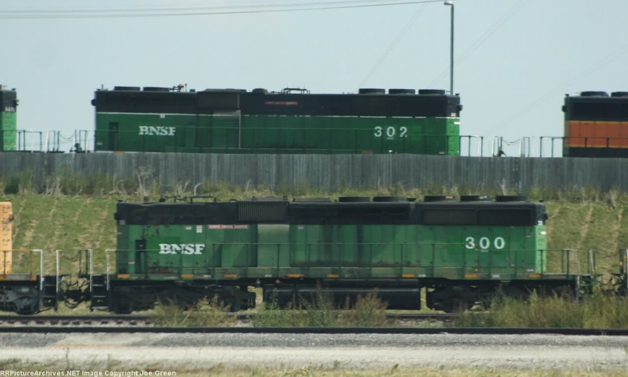 BNSF 302 & 300